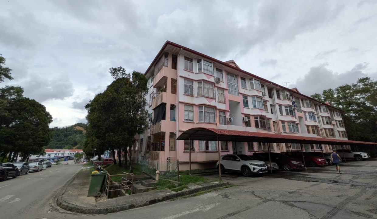 Country Heights Phase 3 | Walking distance to shop - Legacy Real Estate